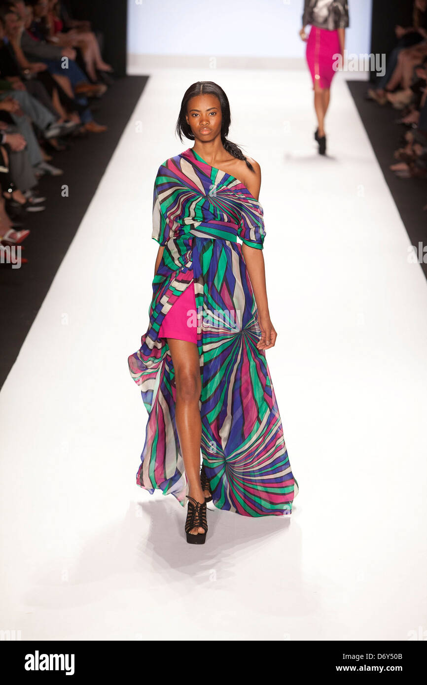 Model Mercedes-Benz New York Fashion Week Spring/Summer 2012 - Project ...