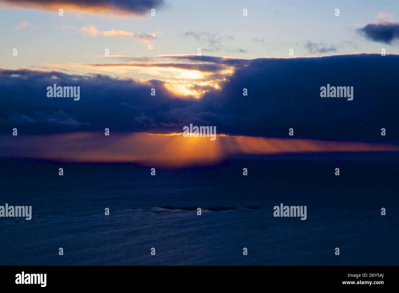 Midnight sun behind cloud hi-res stock photography and images - Alamy