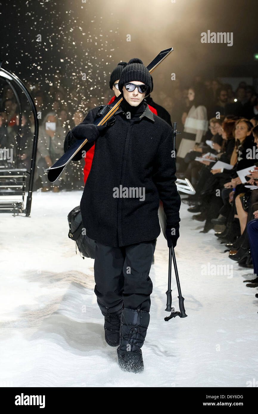 Model Paris Fashion Week Autumn/Winter 2012 - Moncler Gamme Rouge ...