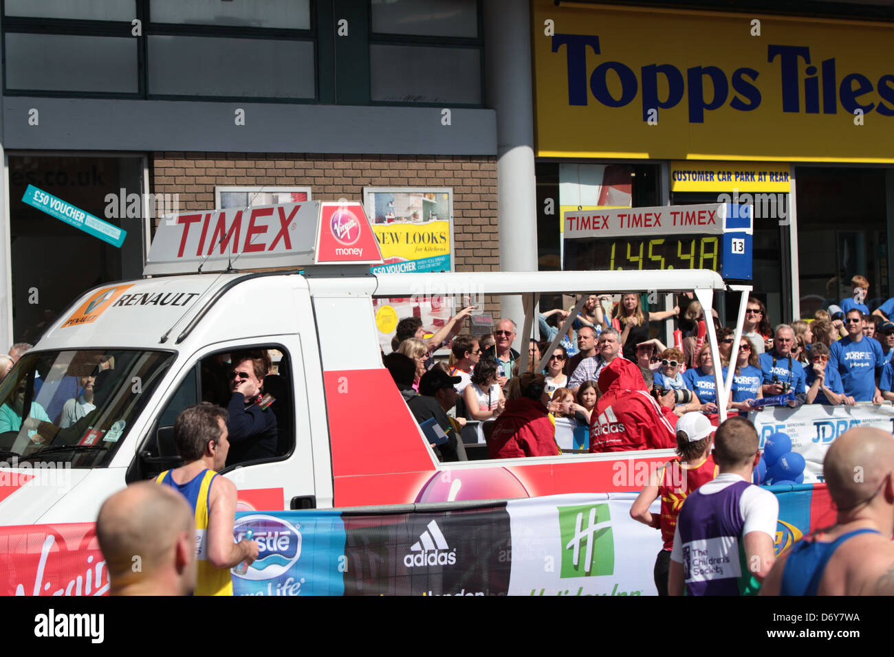 London marathon sick runner hi-res stock photography and images - Alamy