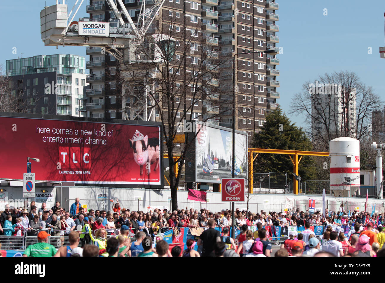 London marathon sick runner hi-res stock photography and images - Alamy