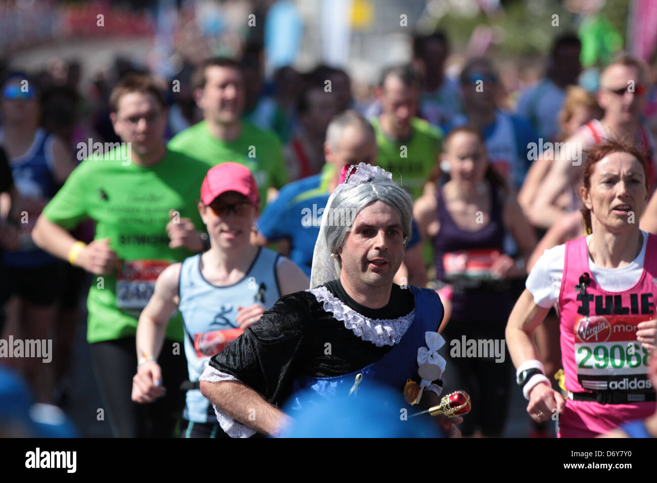 London marathon sick runner hi-res stock photography and images - Alamy