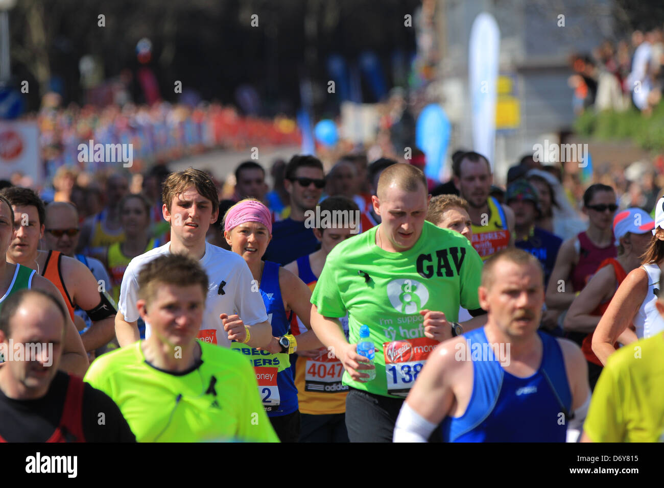London marathon sick runner hi-res stock photography and images - Alamy
