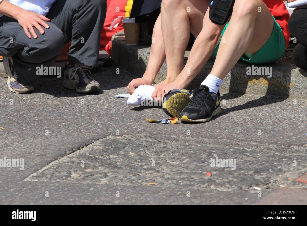 London marathon sick runner hi-res stock photography and images - Alamy