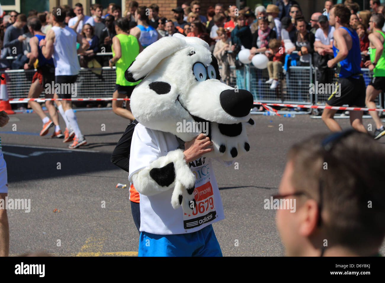London marathon sick runner hi-res stock photography and images - Alamy