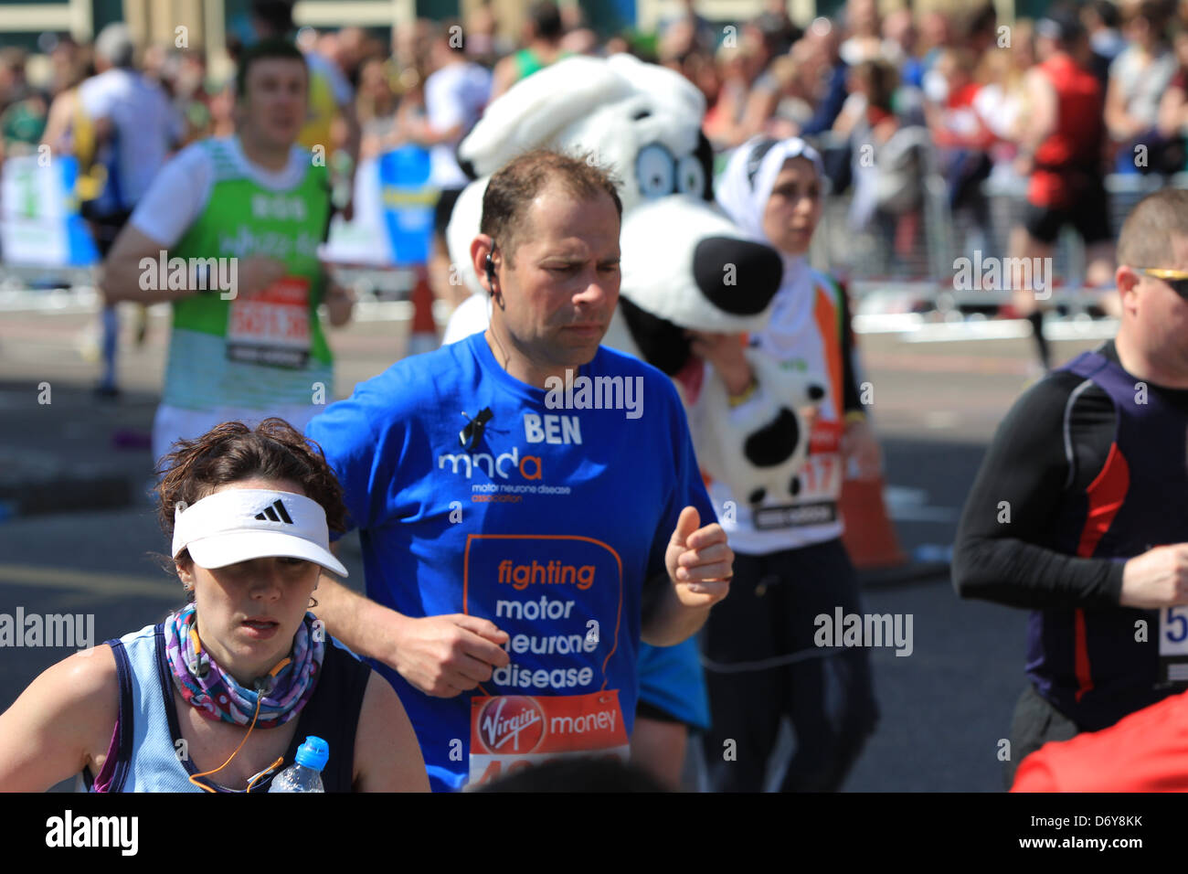 London marathon sick runner hi-res stock photography and images - Alamy