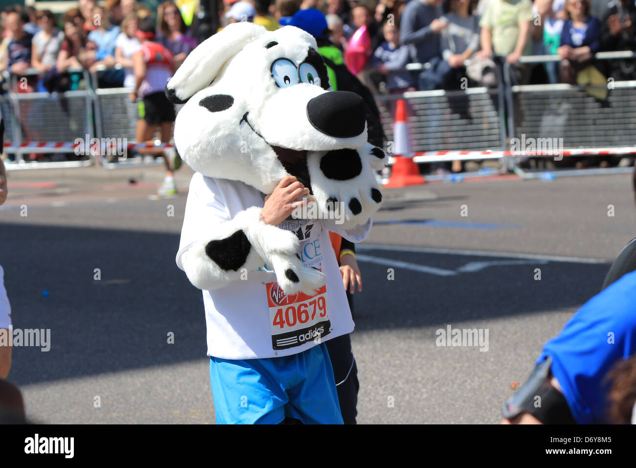 London marathon sick runner hi-res stock photography and images - Alamy