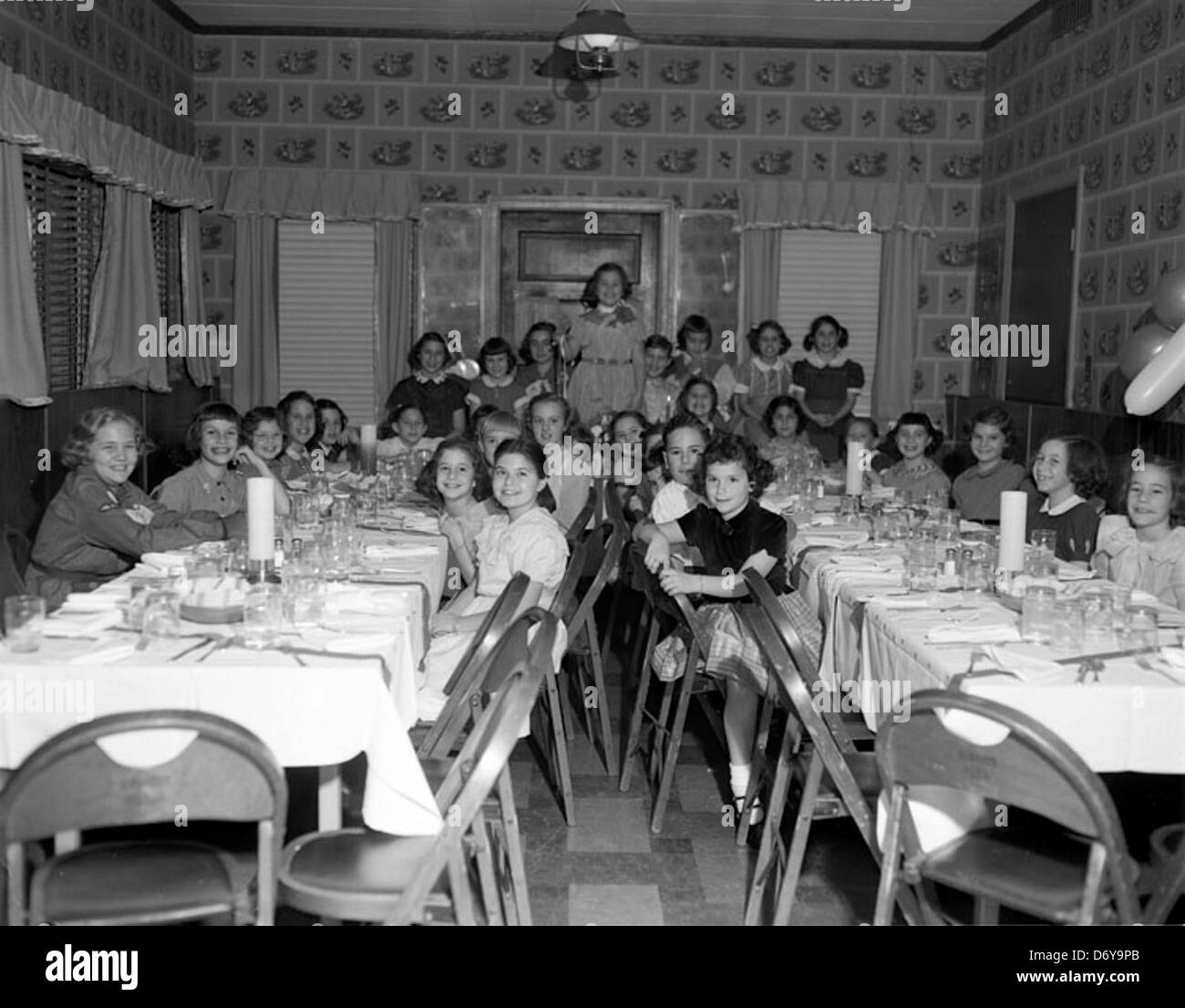 Childrens birthday party celebration Black and White Stock Photos ...