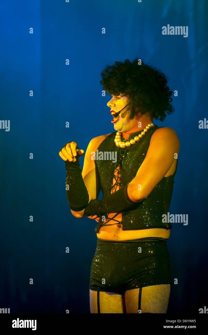 Cabaret cruise hi-res stock photography and images - Alamy