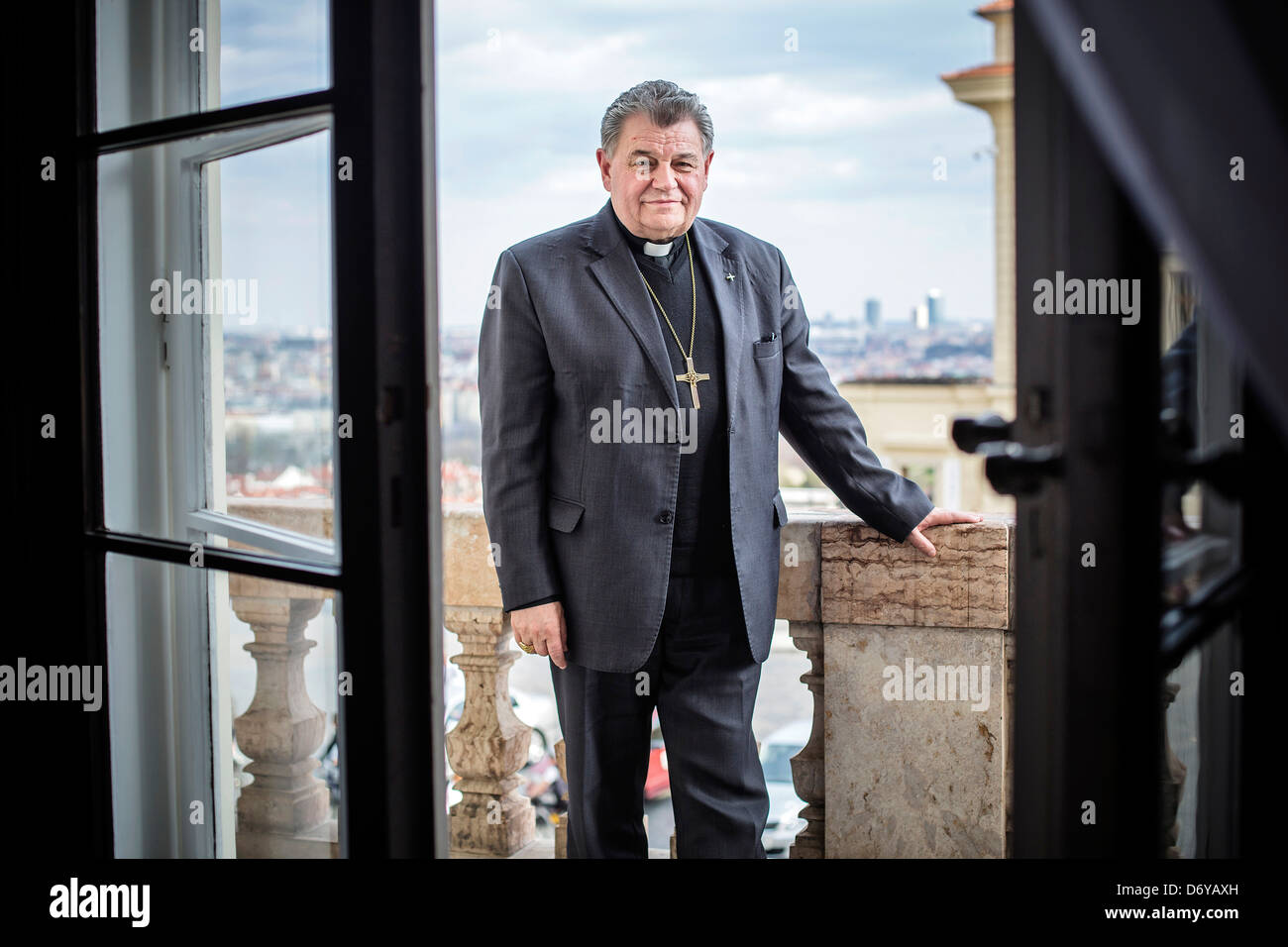 Cardinal roman catholic hi-res stock photography and images - Alamy