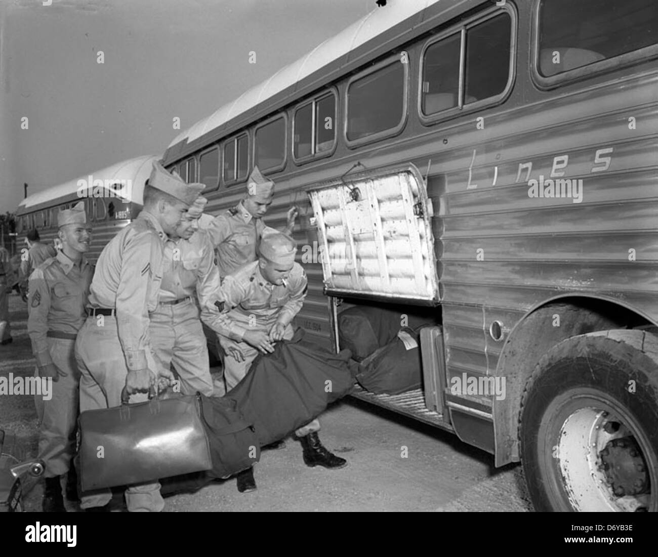 1950s in army uniform hi-res stock photography and images - Alamy