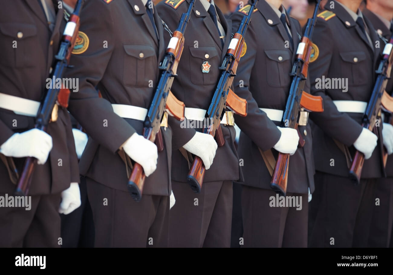 Row of soldiers with Kalashnikov guns Stock Photo - Alamy