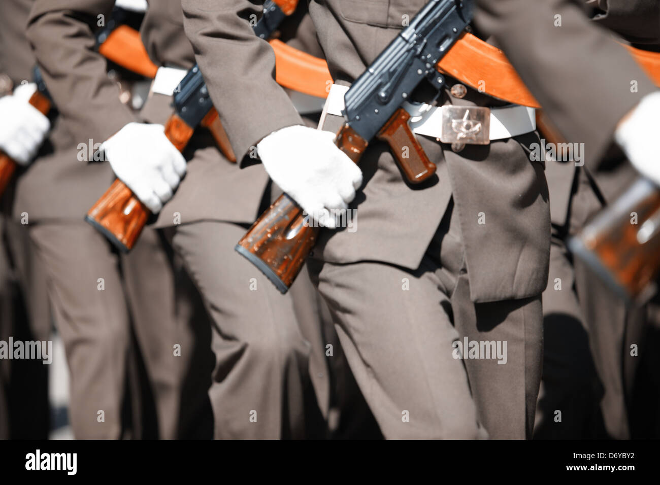 Row of soldiers with Kalashnikov guns Stock Photo - Alamy