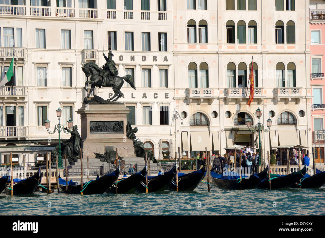 Statue of victor emmanuel ii hi-res stock photography and images - Alamy