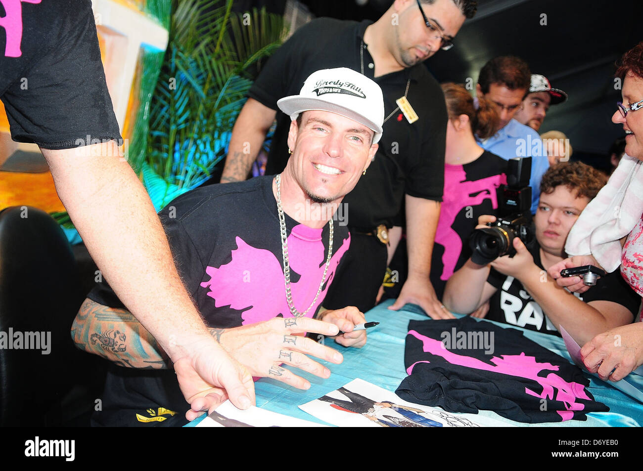 Robert "Vanilla Ice" Van Winkle signs autograph for fans at Chillfest ...