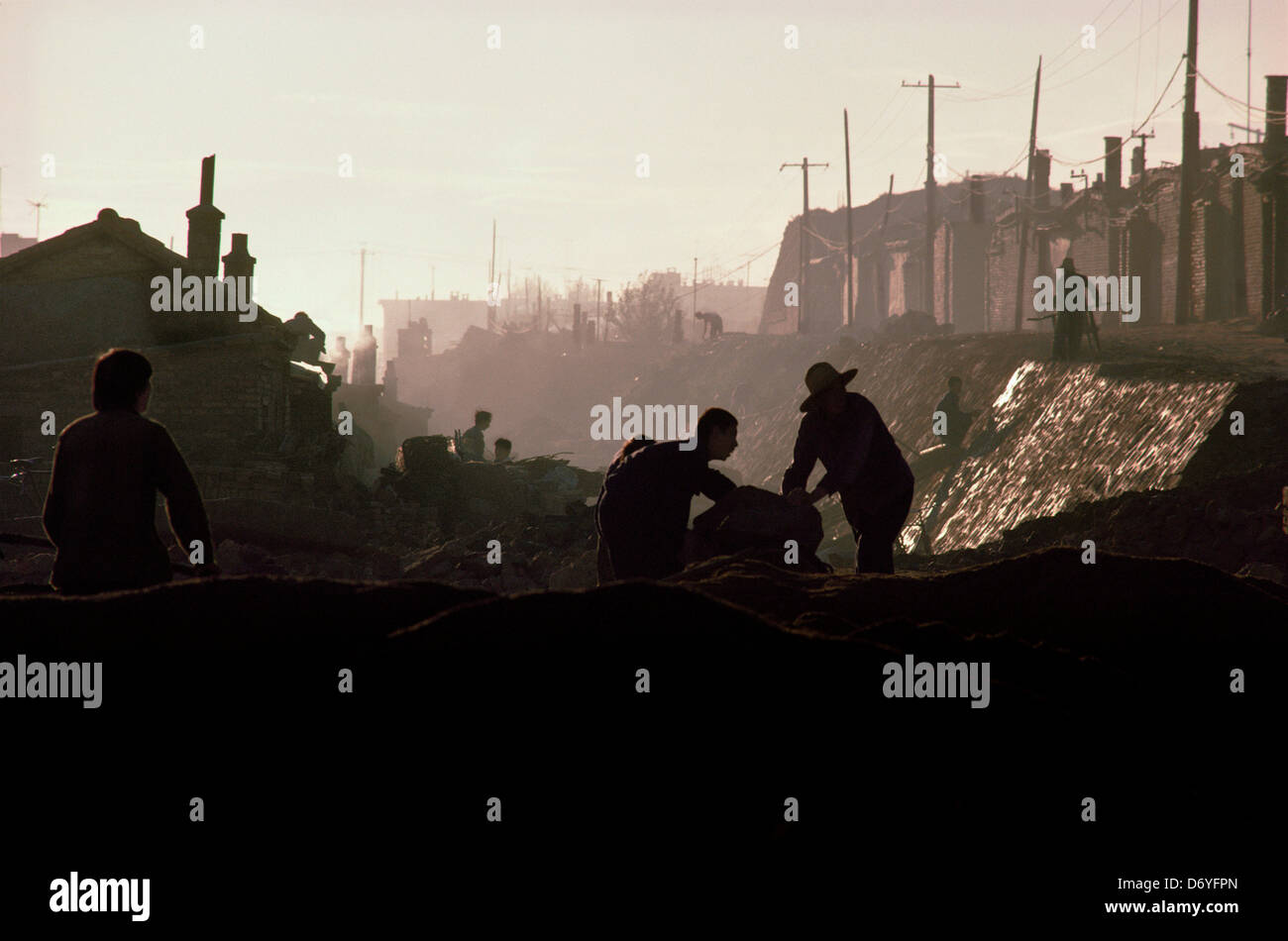 Men digging ditch hi-res stock photography and images - Alamy