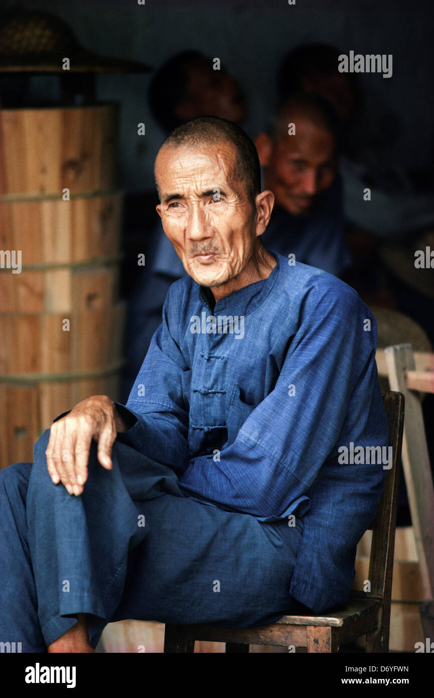 Man sitting on a chair with his legs crossed, China Stock Photo - Alamy