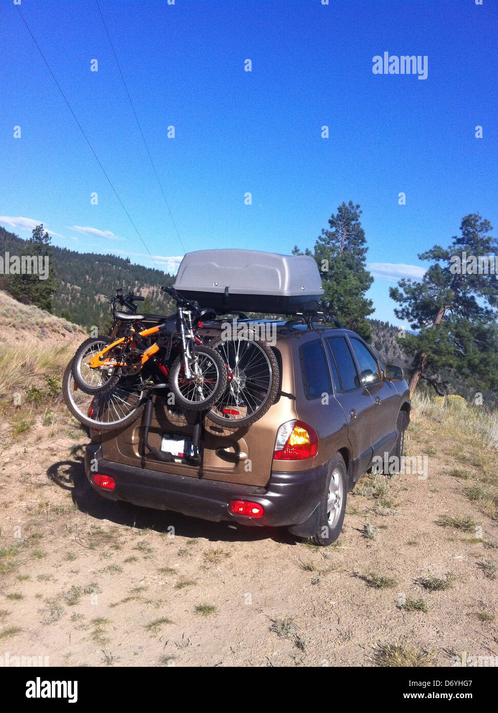 Station wagon loaded for vacation in remote area Stock Photo - Alamy