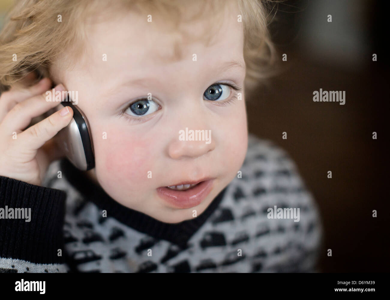 Making a telephone hi-res stock photography and images - Alamy