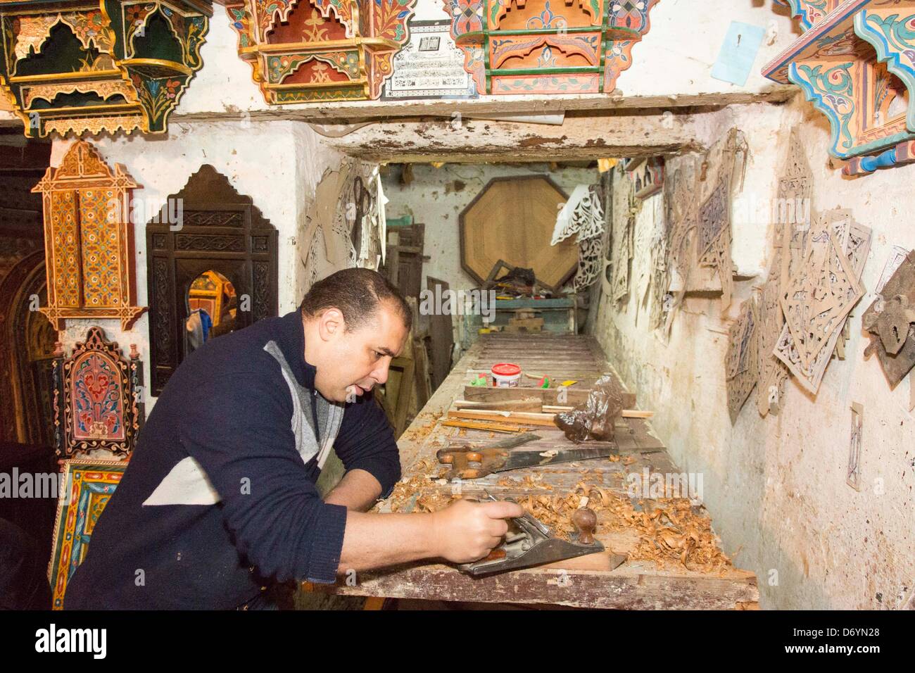 carpenters workshop in old Fez, marokko Stock Photo - Alamy