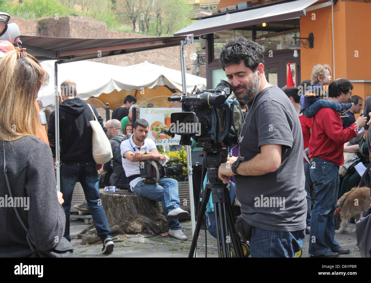 Cameraman work hi-res stock photography and images - Alamy