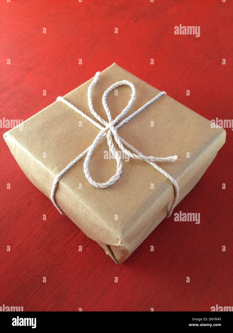 Rope string box hi-res stock photography and images - Alamy