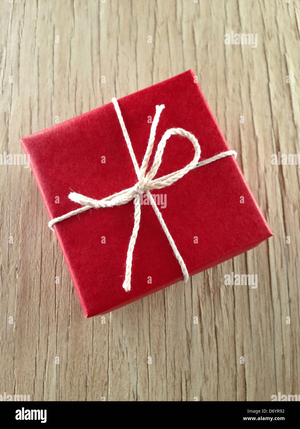 Rope string box hi-res stock photography and images - Alamy