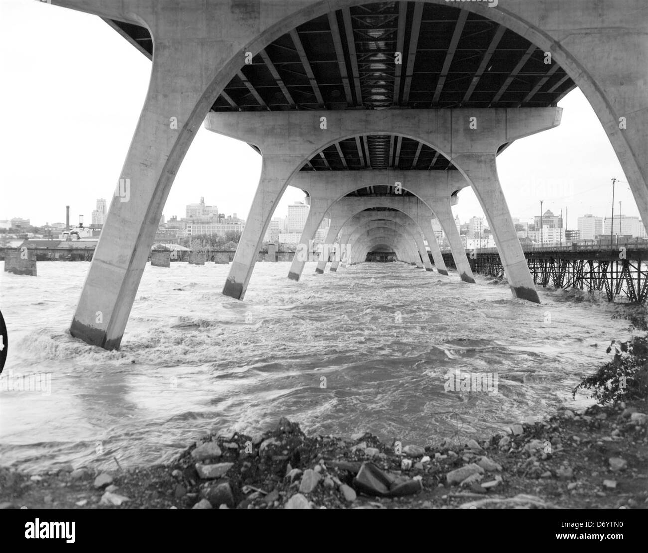 Under richmond bridge Black and White Stock Photos & Images - Alamy