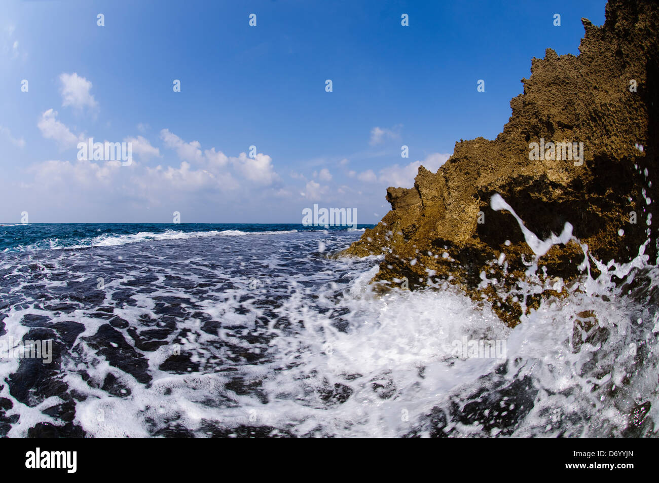 Blue seas and white waves breaking hi-res stock photography and images ...