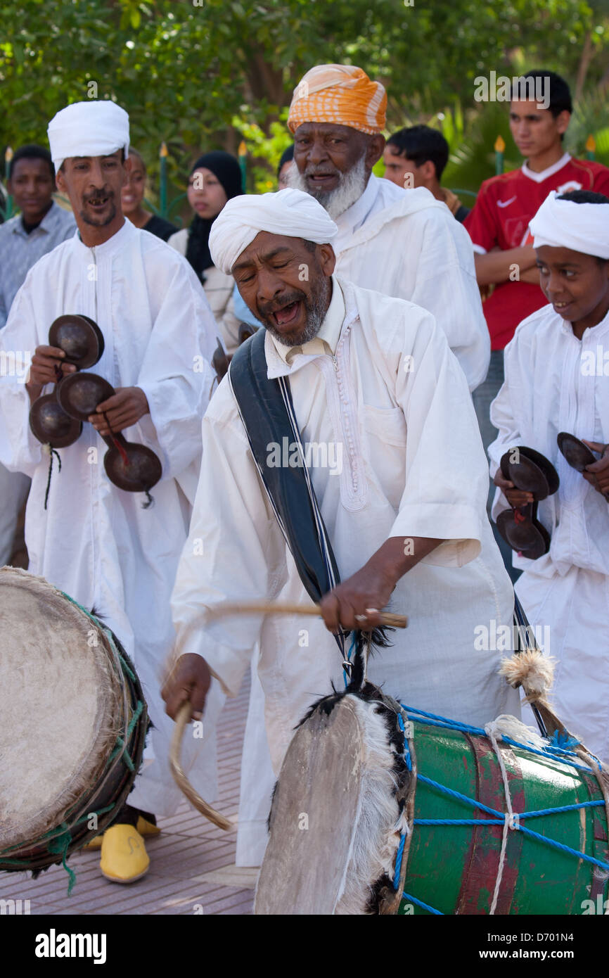 Traditional moroccan musicians Stock Photo - Alamy