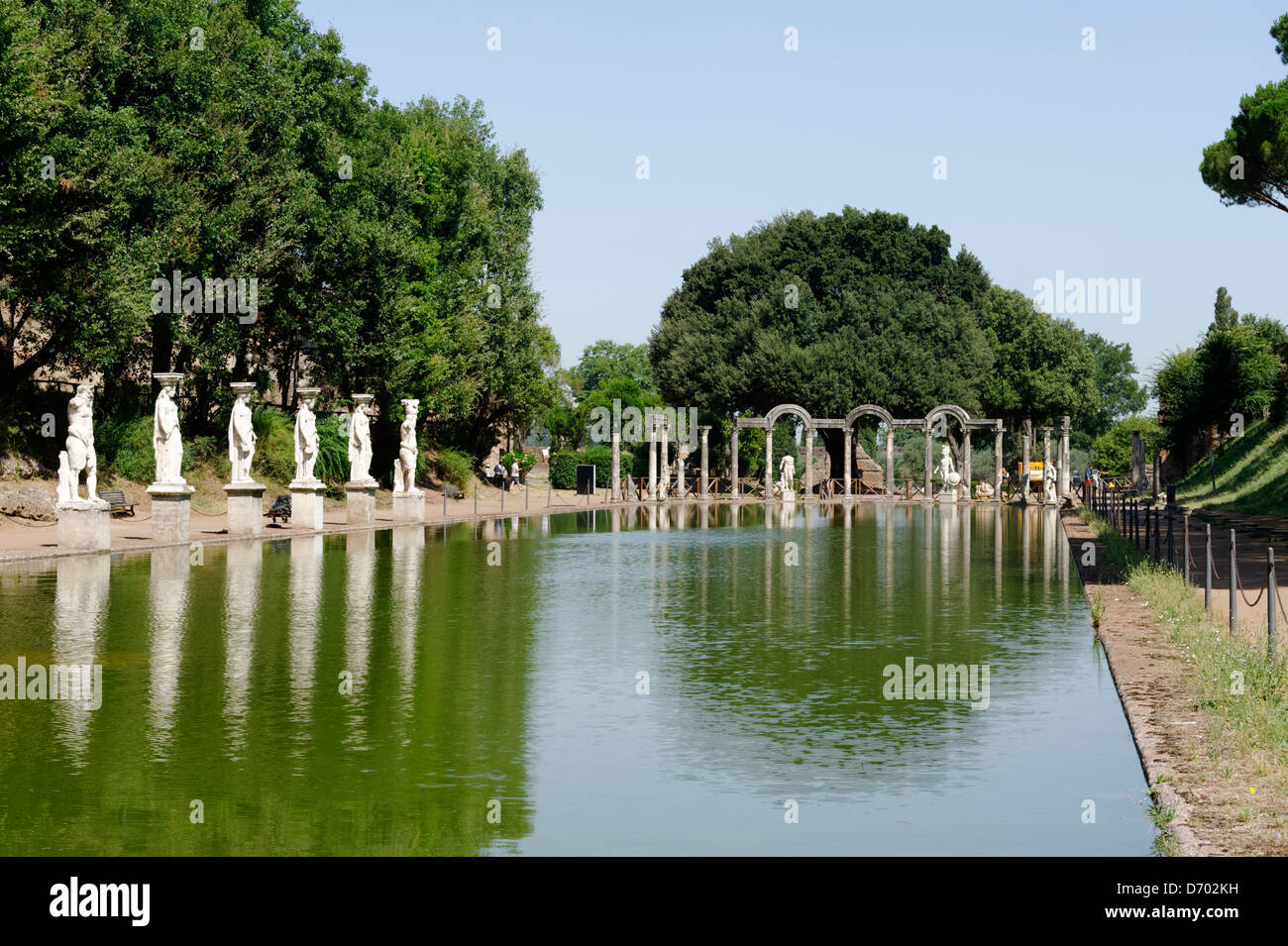 Two columns towards hi-res stock photography and images - Alamy