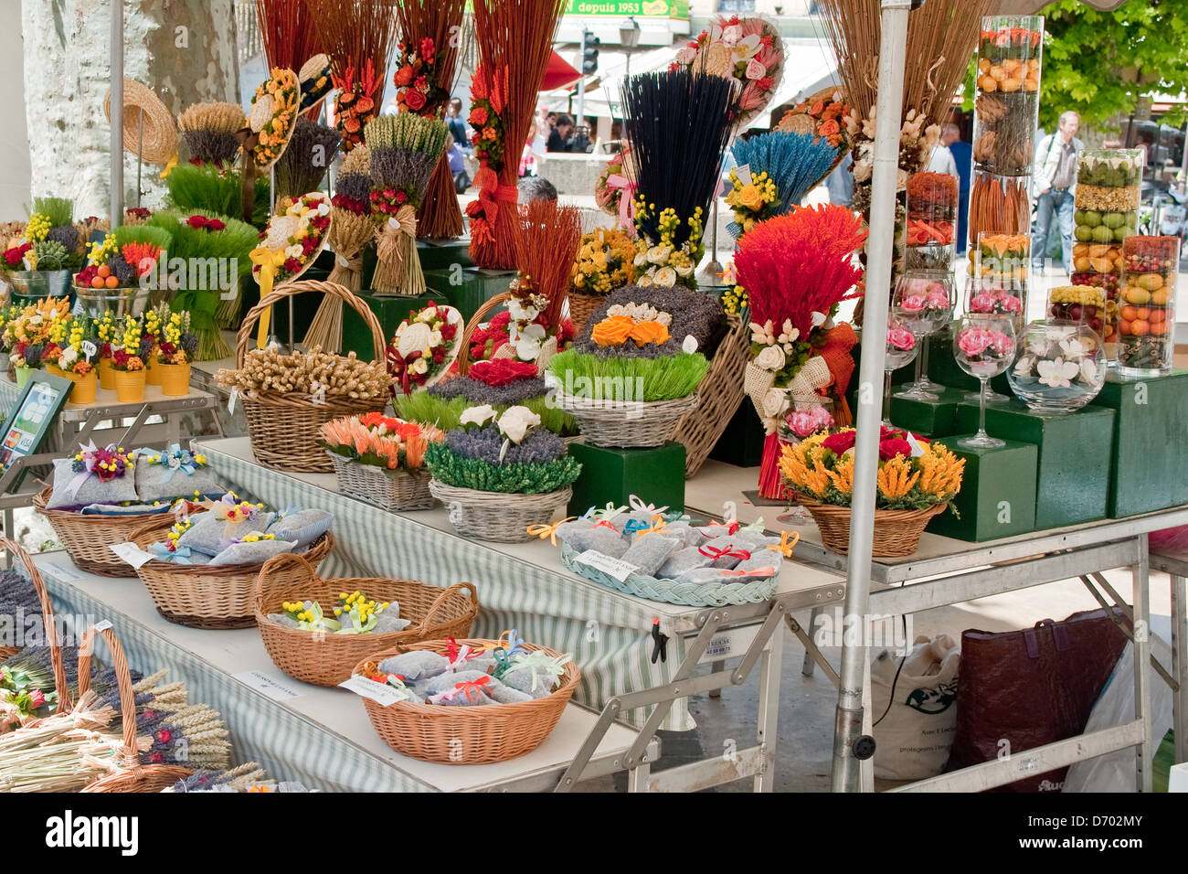 Craft stall hi-res stock photography and images - Alamy