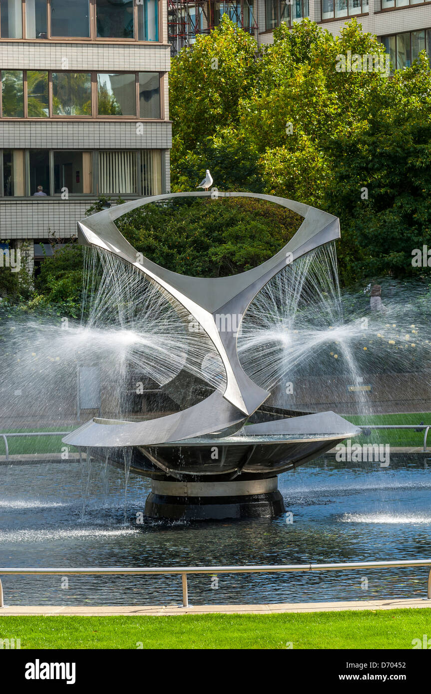 Modern sculpture with water feature hi-res stock photography and images ...