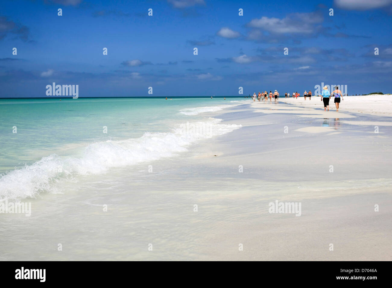 People walking along the beach at Siesta Key Florida Stock Photo - Alamy