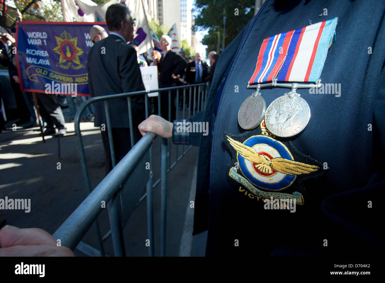 Anzac soldiers melbourne australia hi-res stock photography and images ...