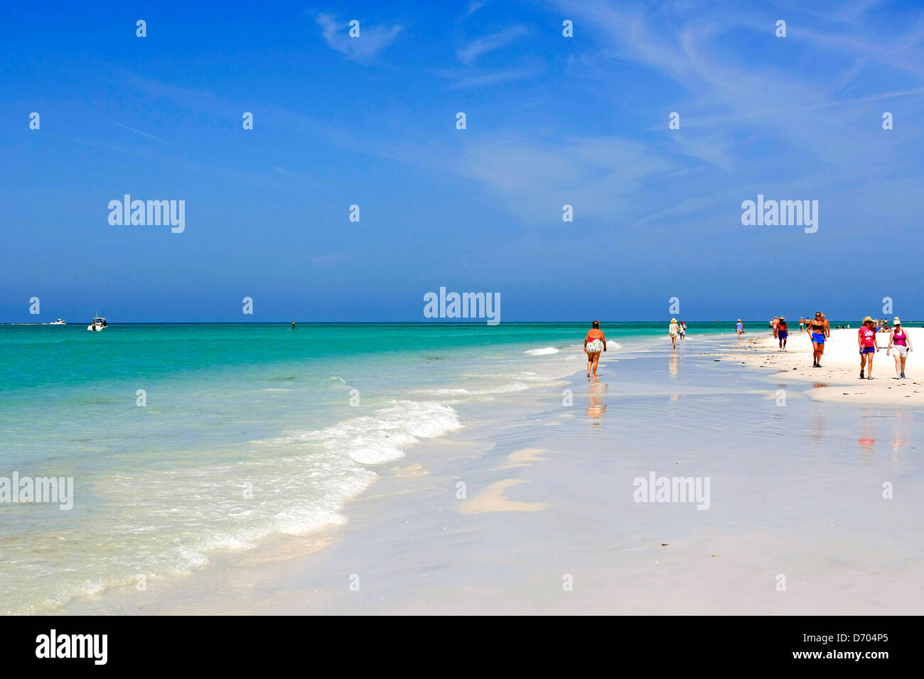 People walking along the beach at Siesta Key Florida Stock Photo - Alamy