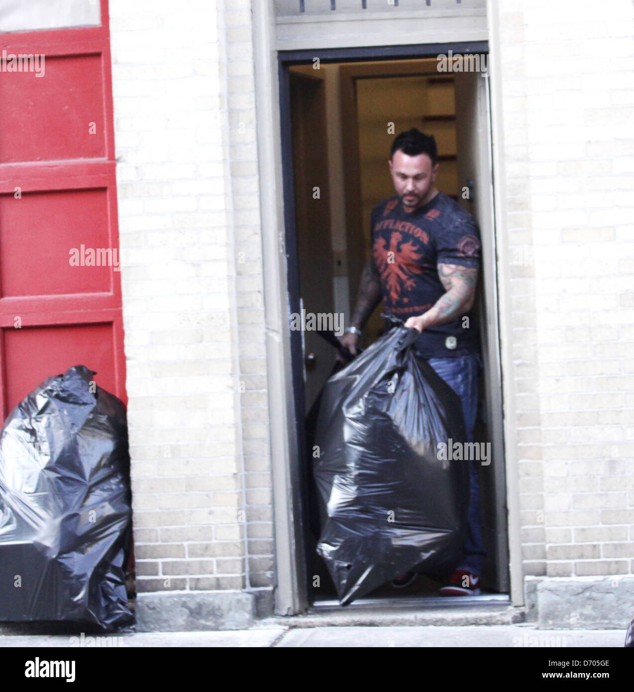 Roger Matthews takes out the garbage from his girlfriend JWOWW's house ...