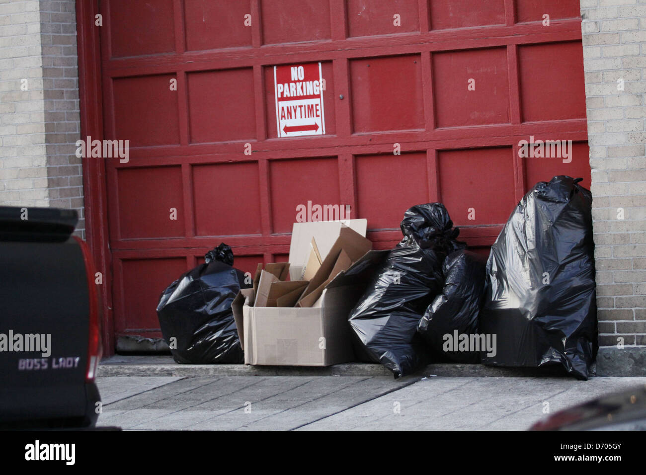 Roger Matthews takes out the garbage from his girlfriend JWOWW's house ...