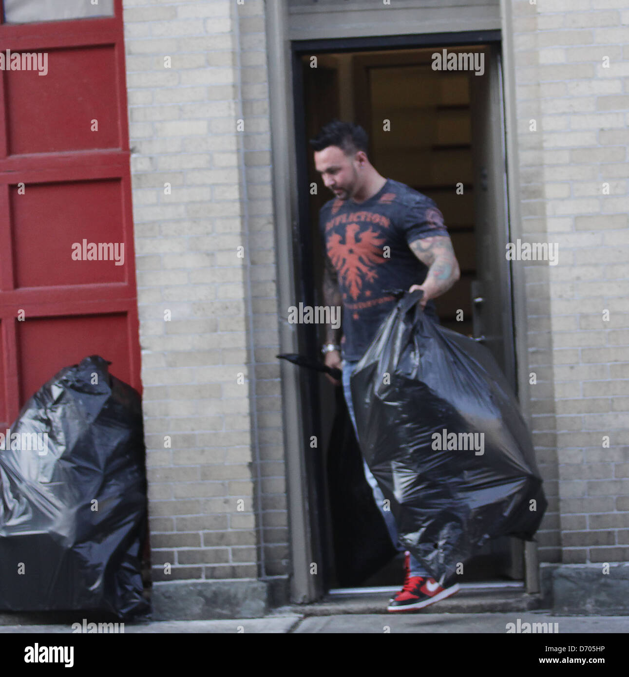 Roger Matthews takes out the garbage from his girlfriend JWOWW's house ...