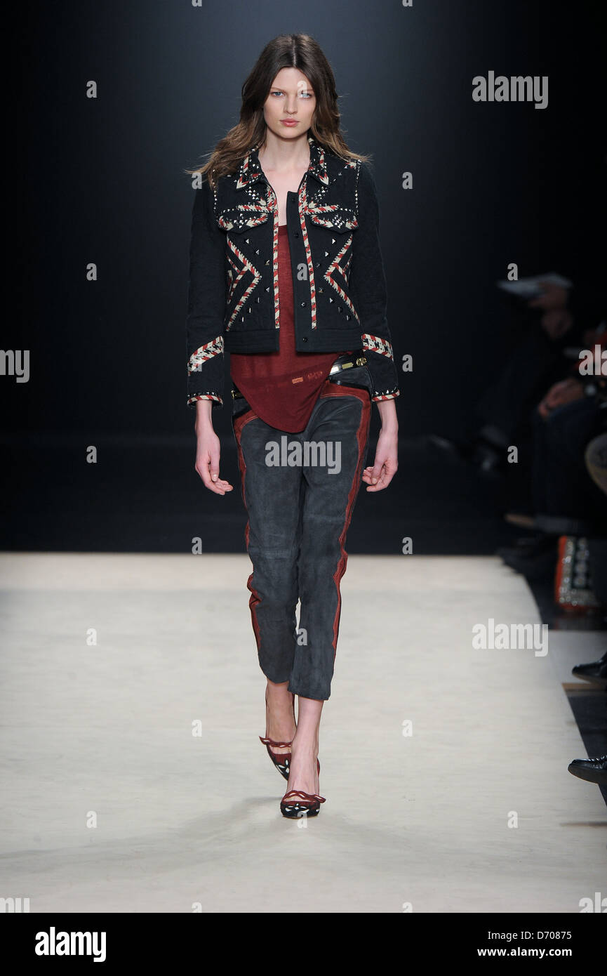 Model Paris Fashion Week Autumn/Winter 2012 - Isabel Marant - Runway ...