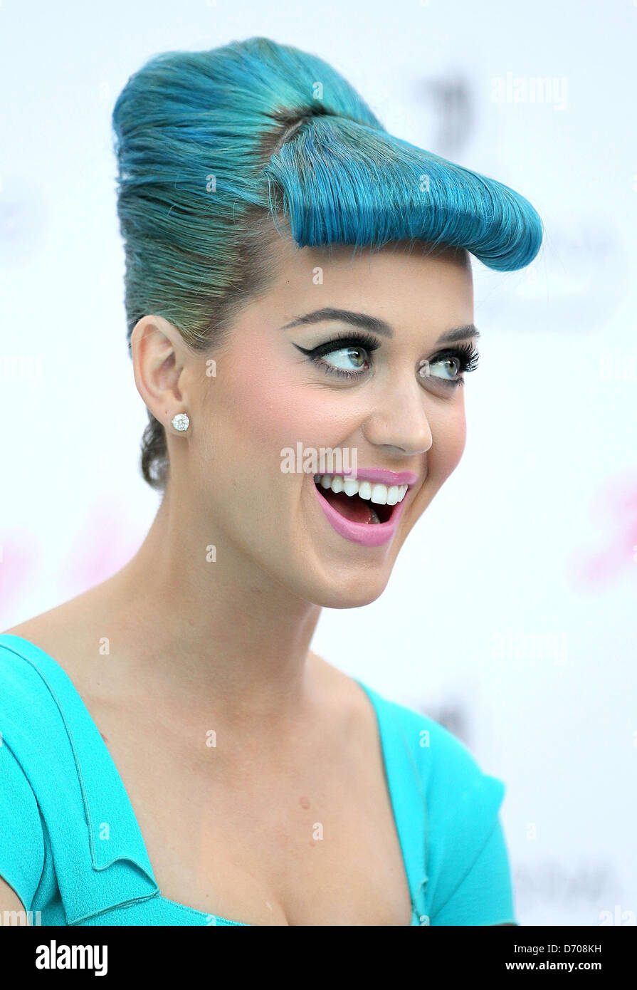 Katy Perry at The Americana in Glendale to launch her custom brand of ...