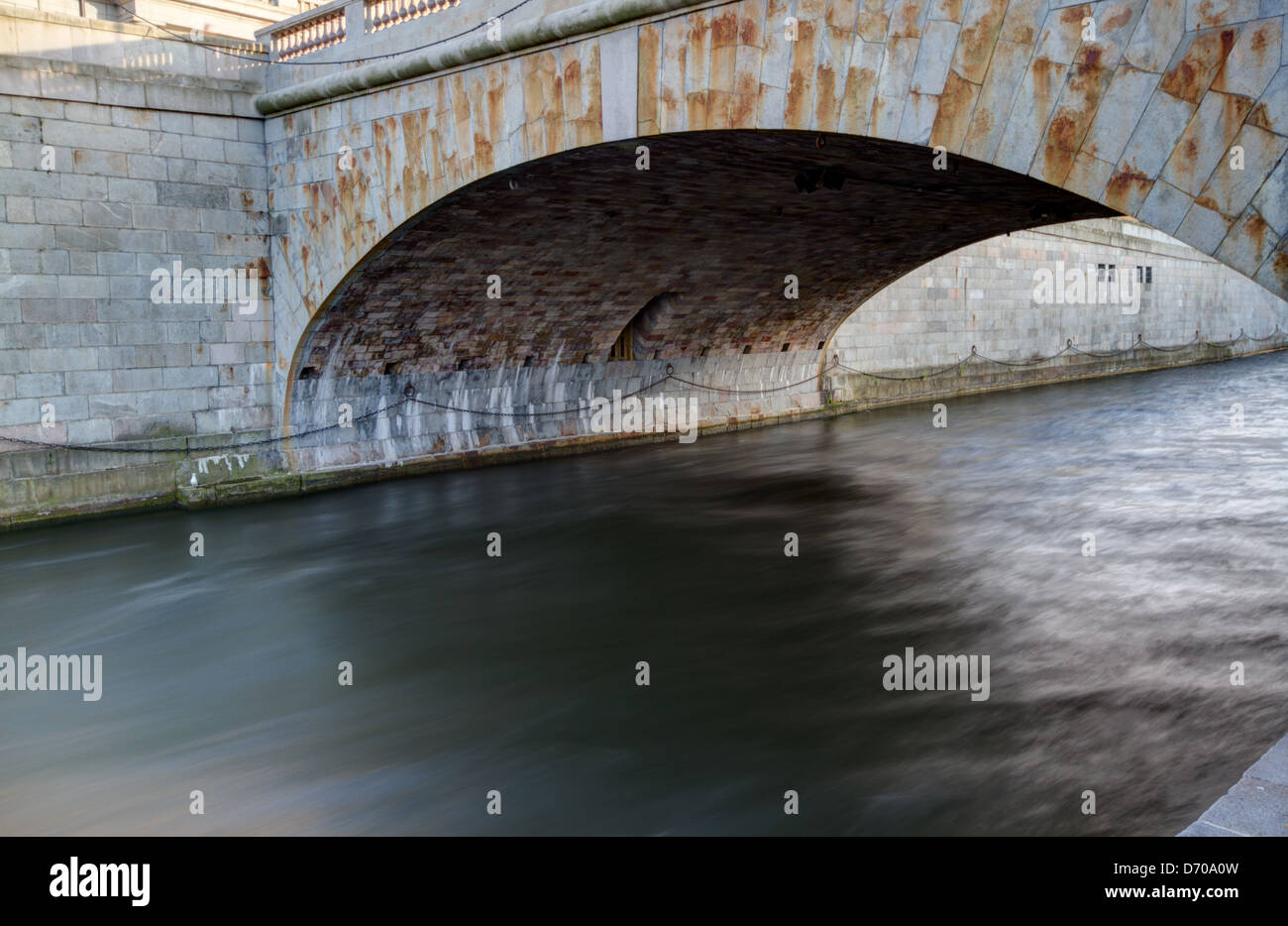 Water flowing under bridge hi-res stock photography and images - Alamy