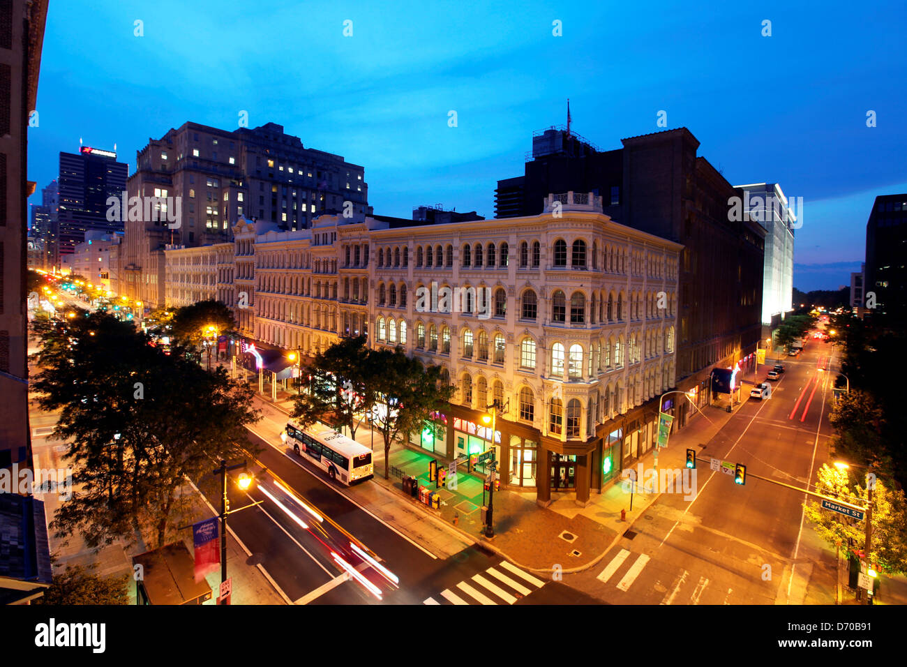 USA, Pennsylvania, Philadelphia, Market Street and North Seventh Street ...