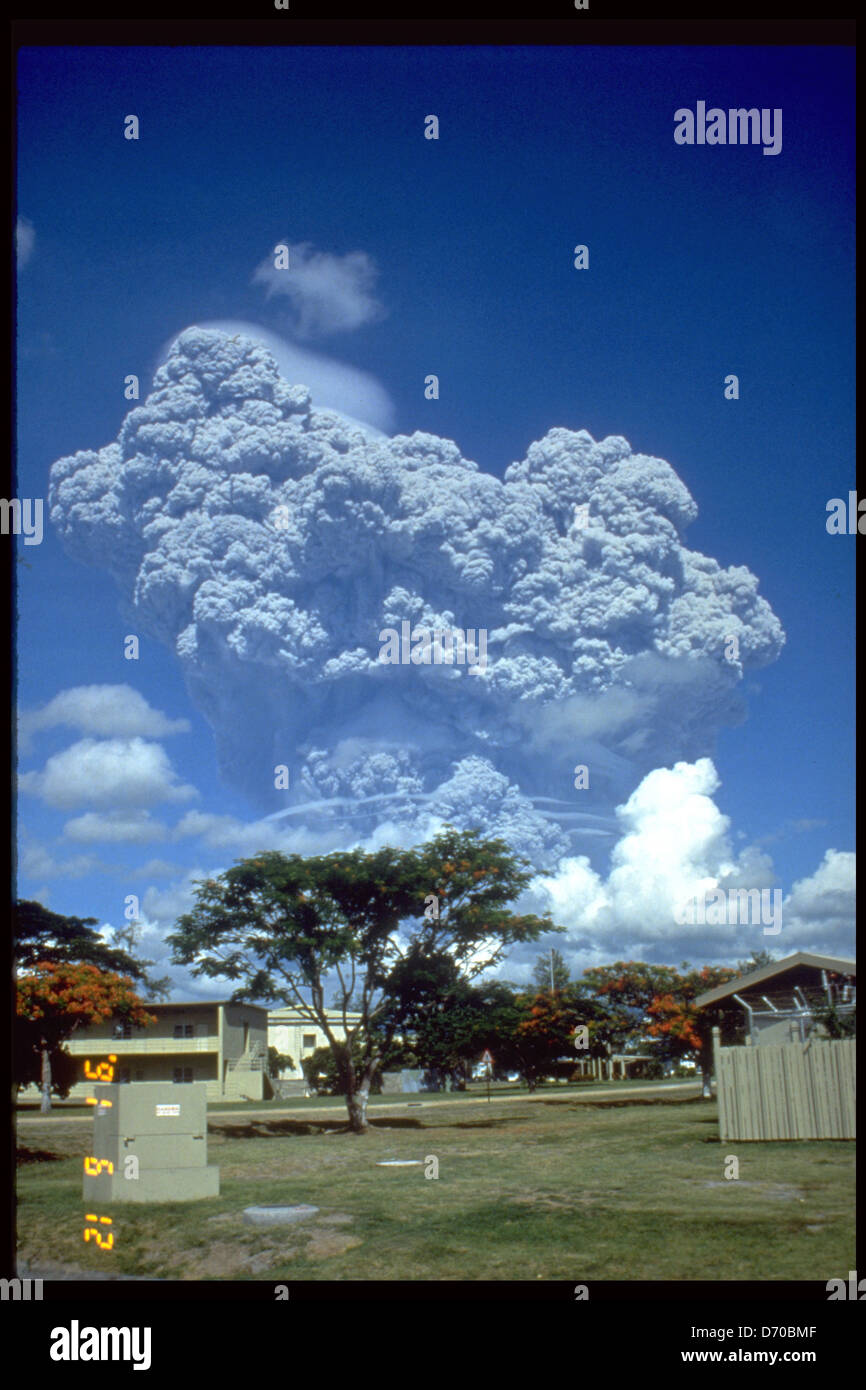 The eruption of Mount Pinatubo observed from Clark Air Base on June 12 ...