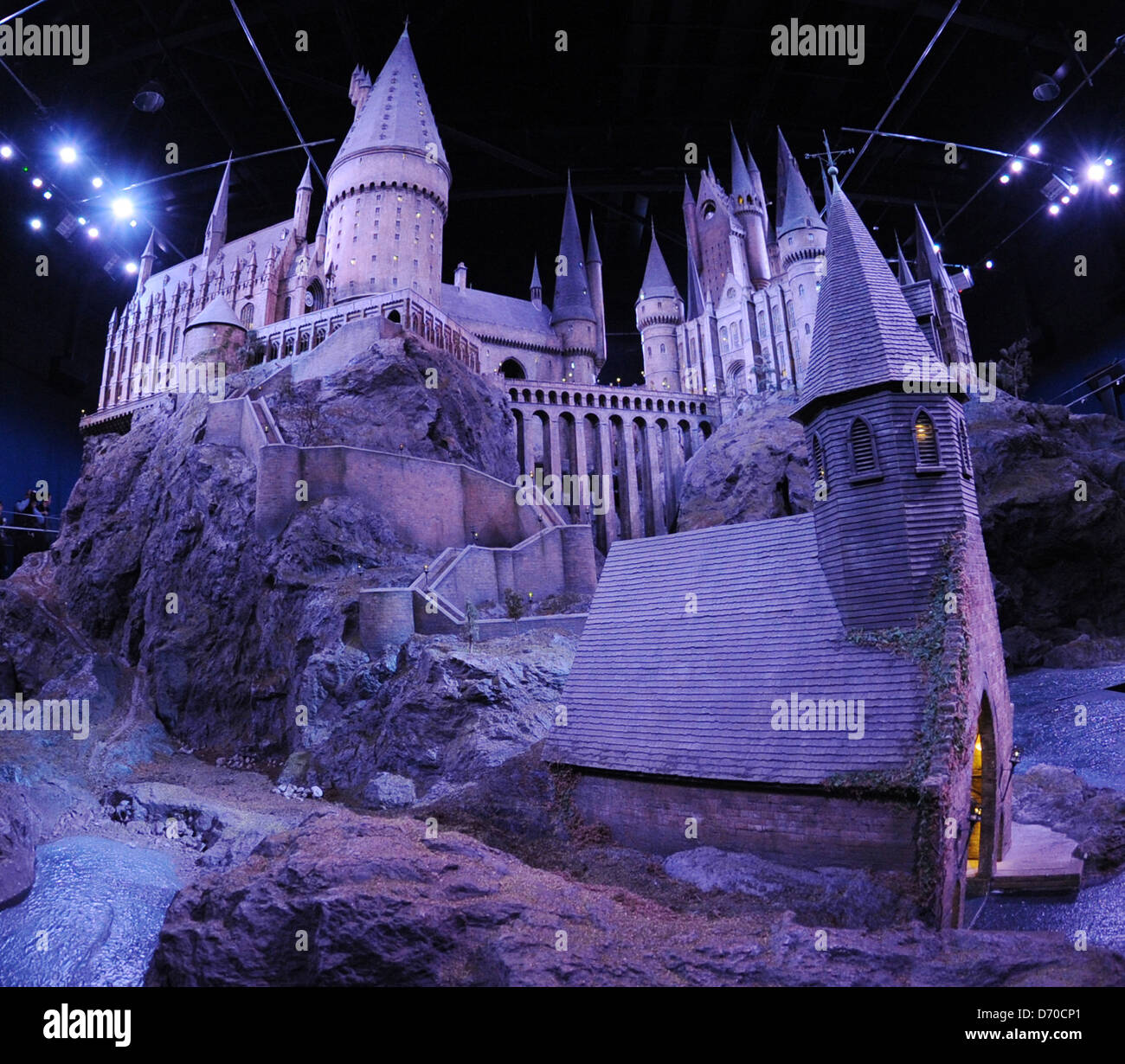 The Making of Harry Potter - Hogwarts Castle scale model media viewing ...