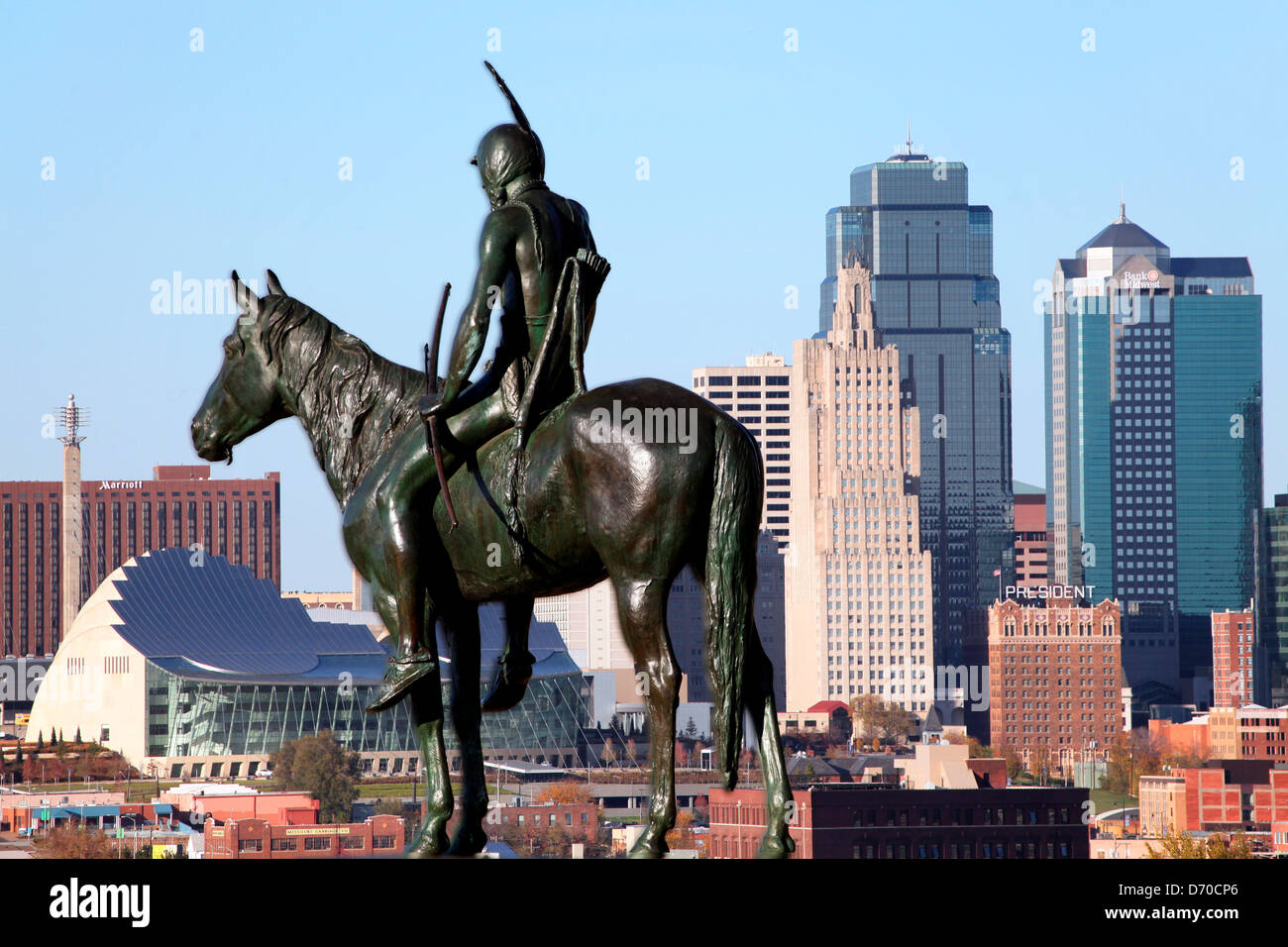 USA, Missouri, Kansas City, Kansas City Scout statue overlooks downtown ...