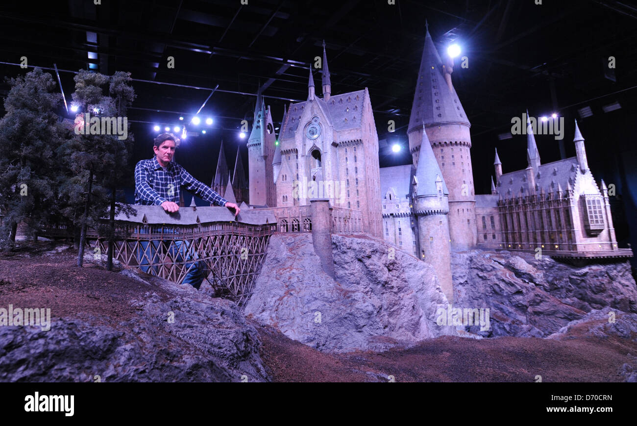 The Making of Harry Potter - Hogwarts Castle scale model media viewing ...