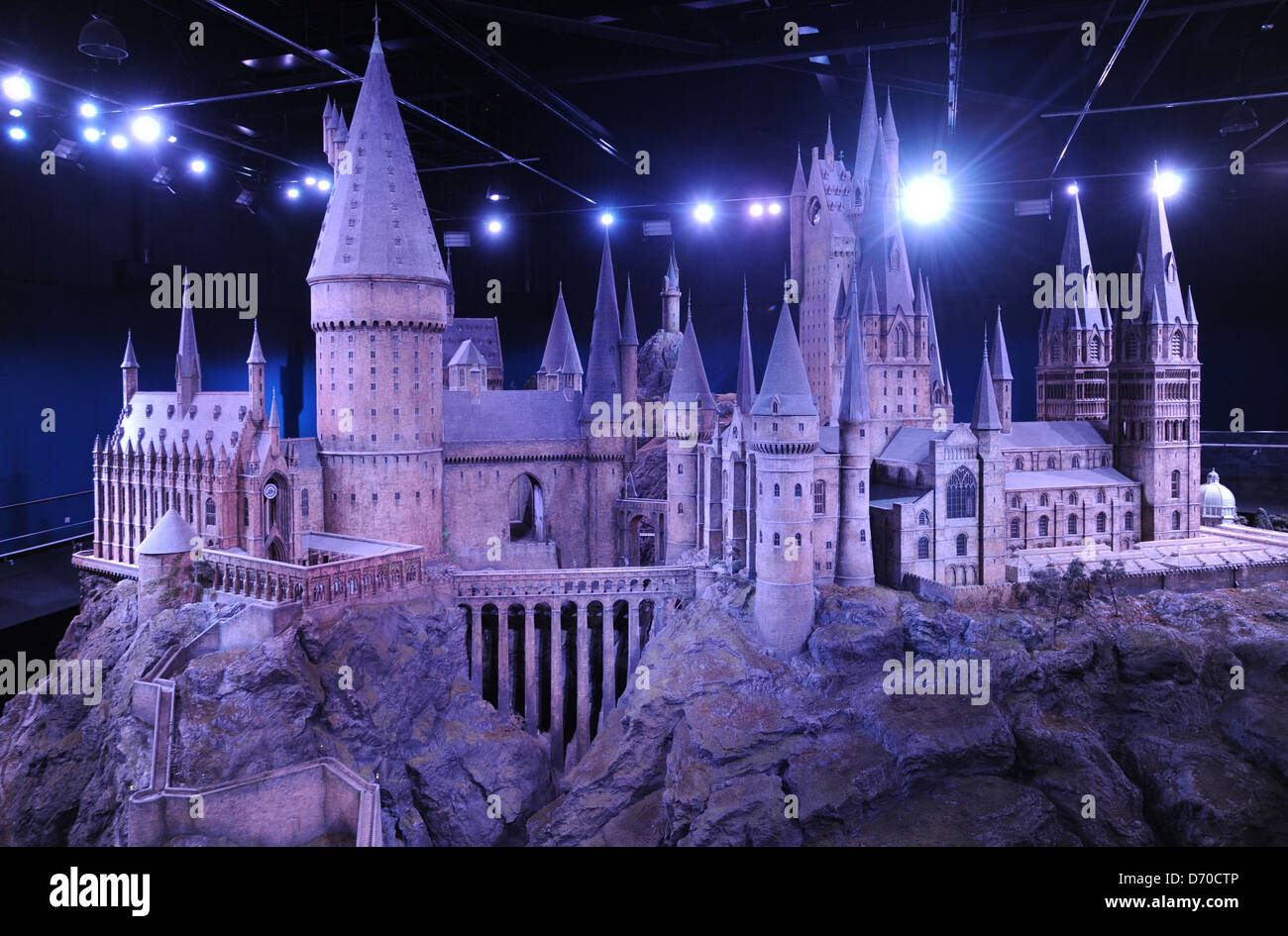 Making harry hogwarts castle scale hi-res stock photography and images ...