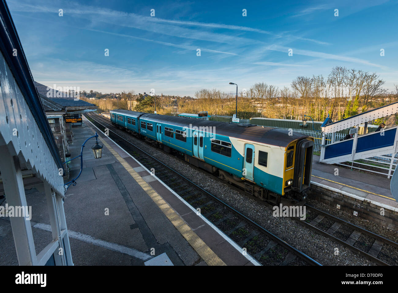 COMMUTER TRAIN AT CHEPSTOW RAILWAY STATION Stock Photo - Alamy