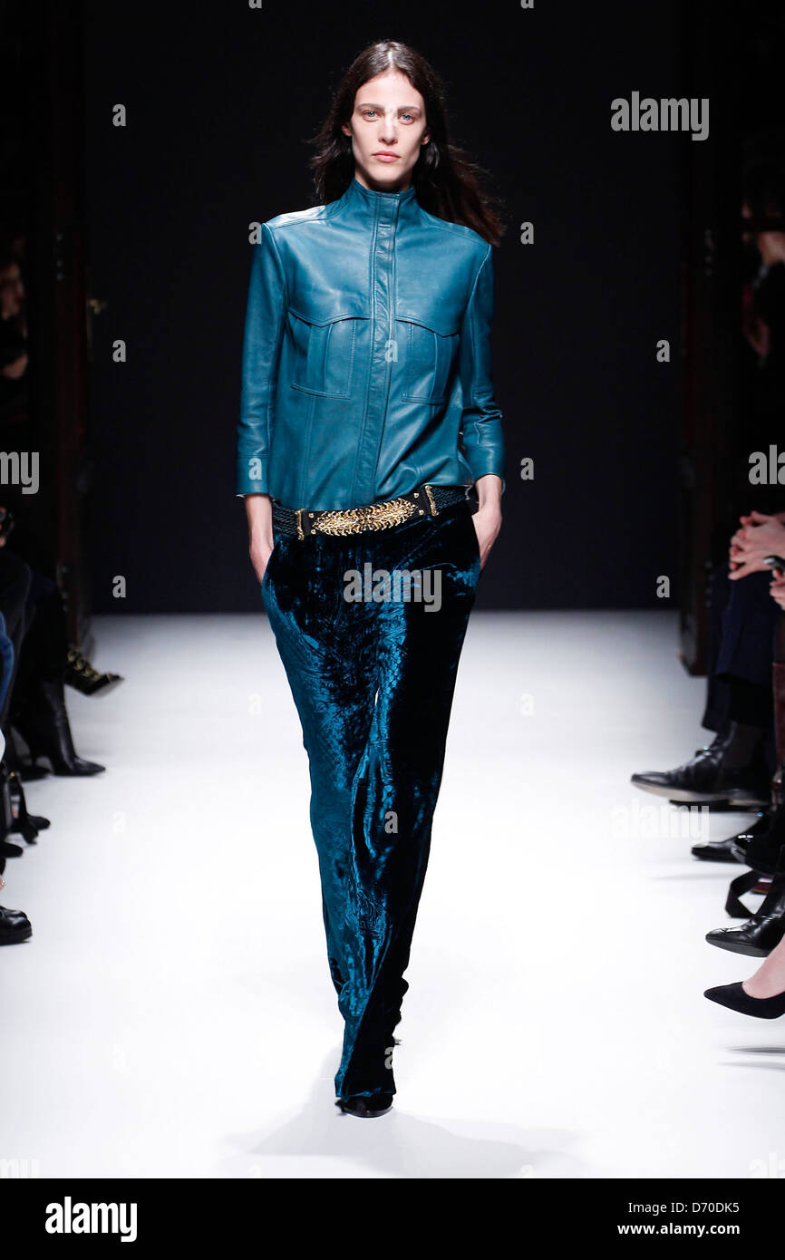 Balmain runway hi-res stock photography and images - Alamy